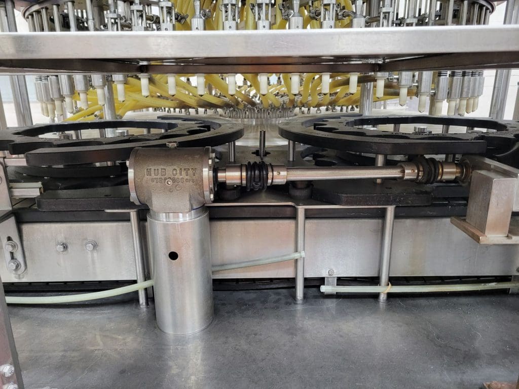 US BOTTLERS 72 VALVE HOT FILL PRESSURE GRAVITY ROTARY FILLERUsed ...